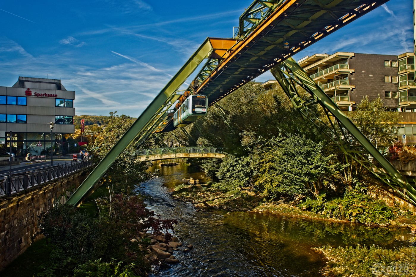 Schwebebahn ... - https://czoczo.de